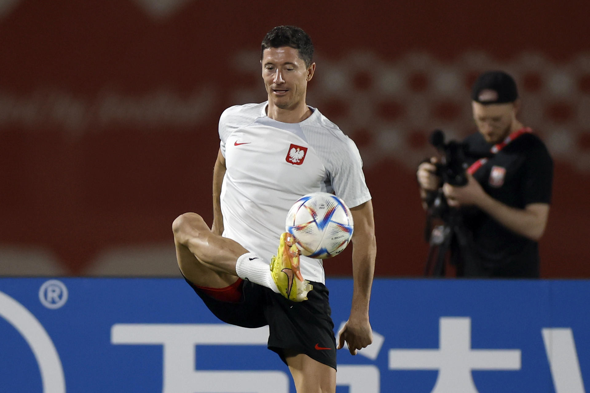 El regreso de Lewandowski a los entrenamientos enciende las redes