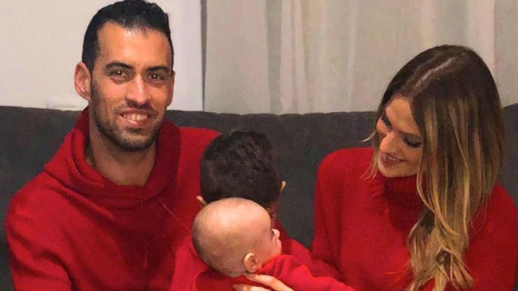 Busquets y Elena Galera reciben el 2019 con hermosas fotos de sus hijos