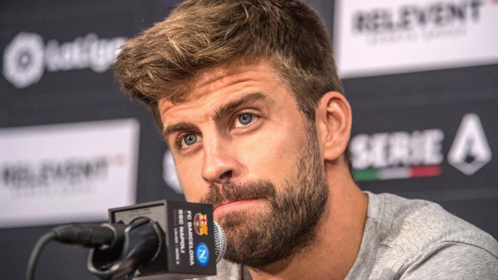 El 'cuerpazo' de Piqué en calzoncillos (y su piquetón) eclipsa a Shakira
