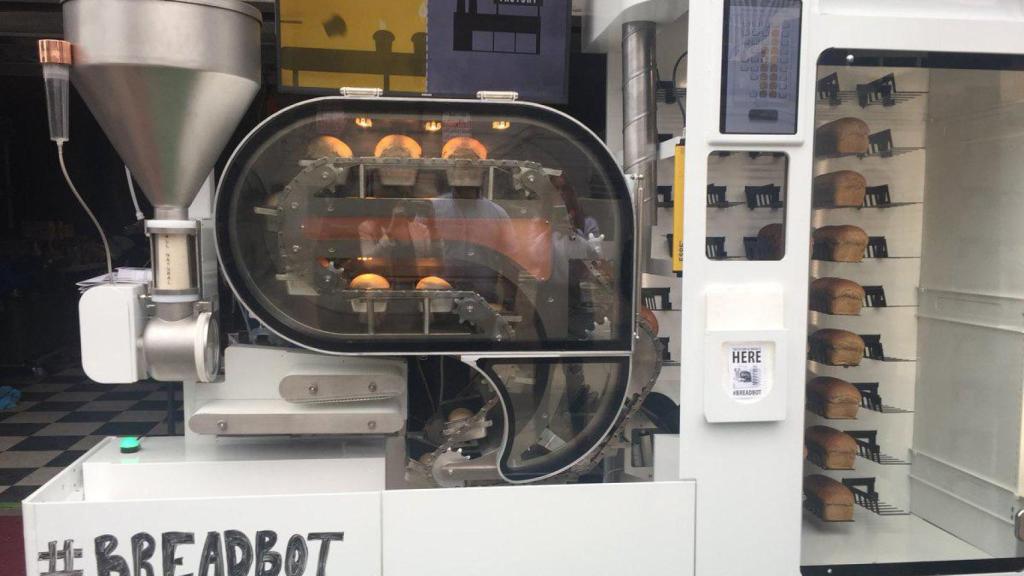 Así es Breadbot, el robot panadero que hornea más de 200 panes al día