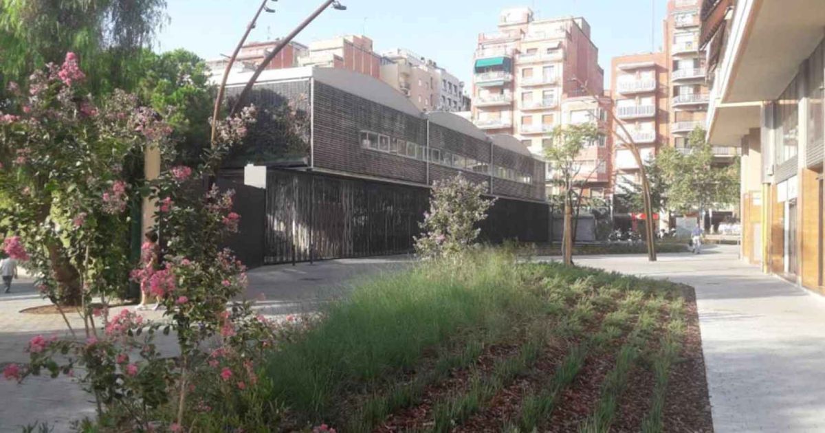 Les Corts inaugura la peatonalización de la calle Conxita Supervia