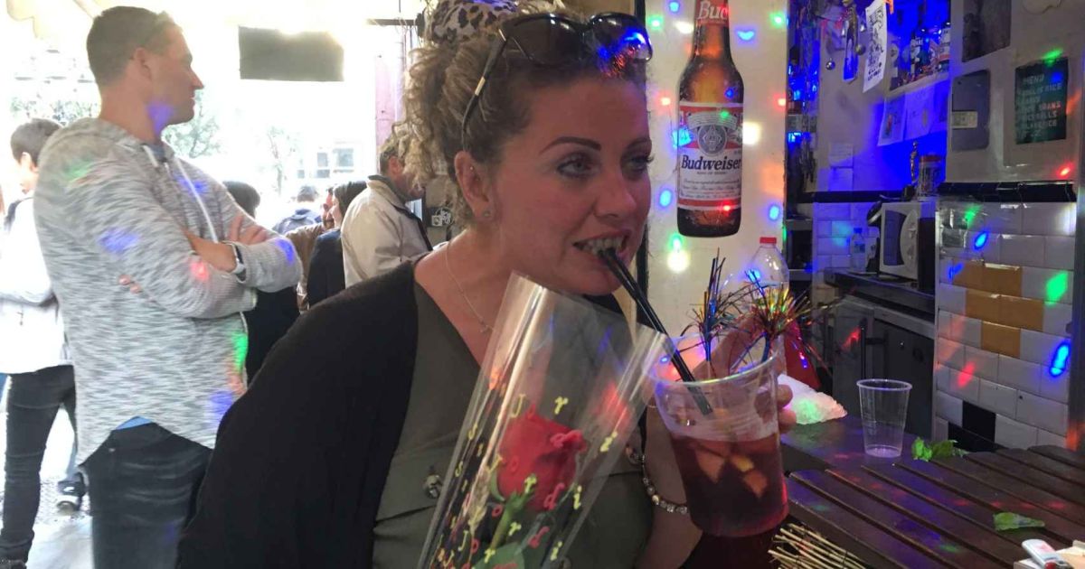 La otra cara de Sant Jordi: guiris, yonquis y alcohol