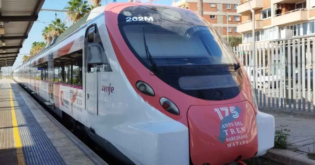 Rodalies estrena un nuevo tren vinilado en Barcelona